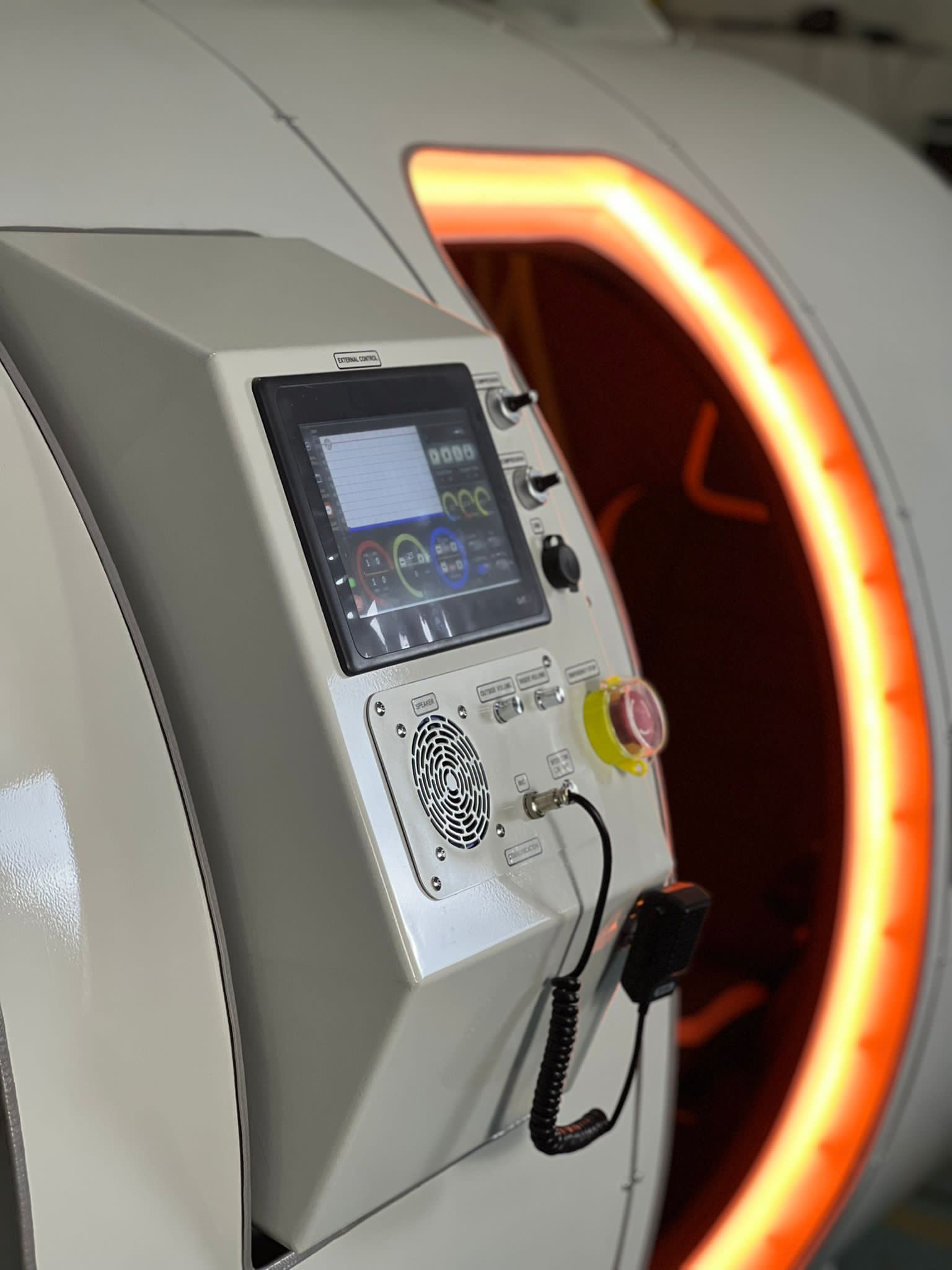 GIZA - 4-persons hyperbaric chamber for wellness HBOT (2.0 ATA)