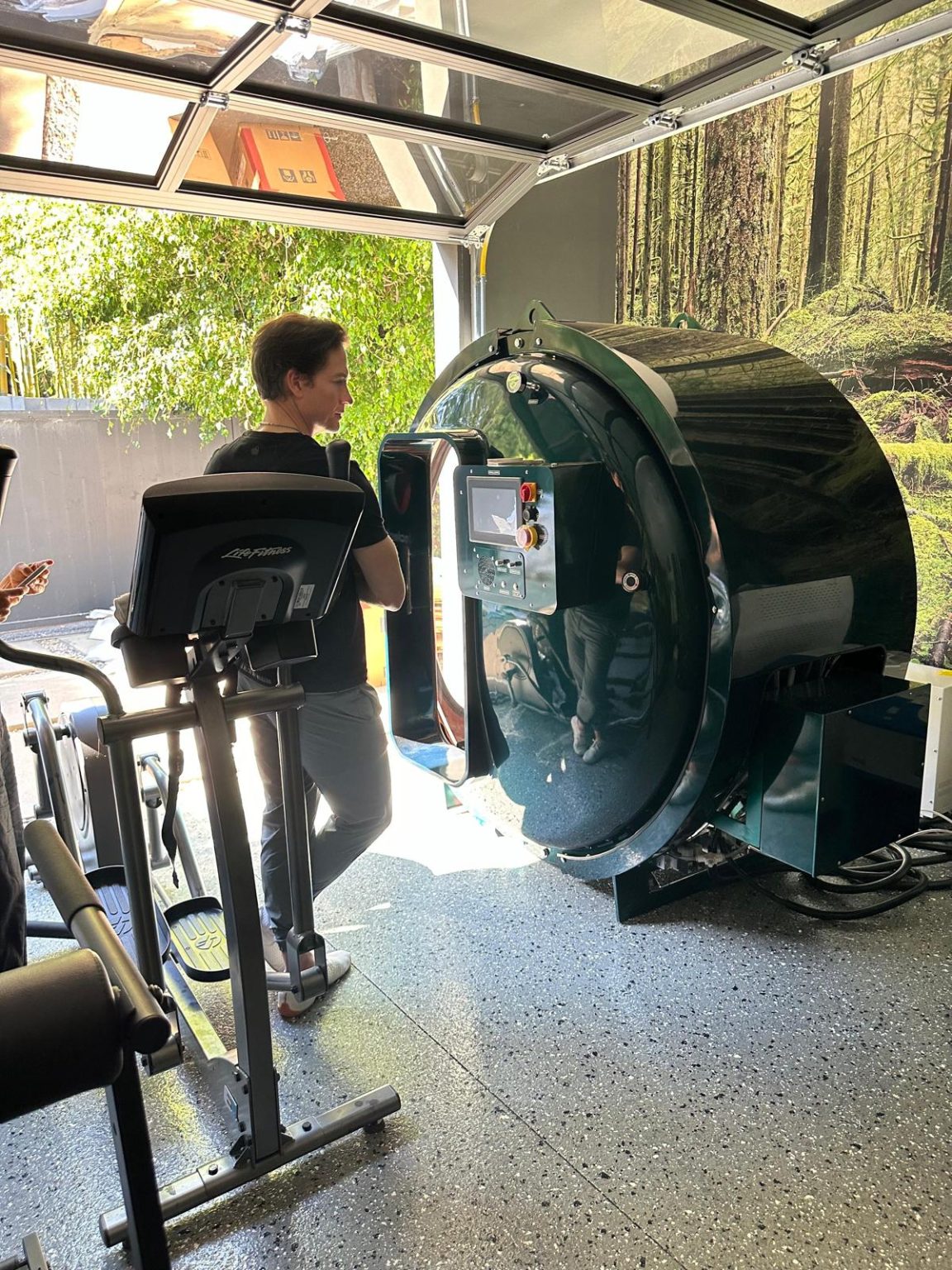 Bryan Johnson's HBOT experiment with the ZEUGMA hyperbaric chamber ...